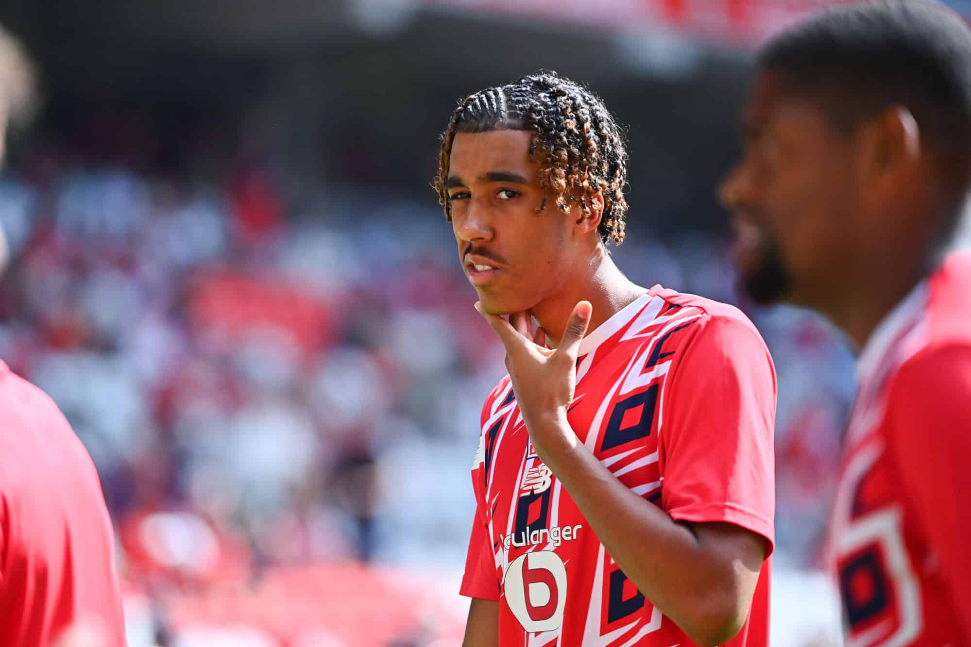 Leny Yoro appelé avec les Espoirs par Thierry Henry, Edon Zhegrova avec ...